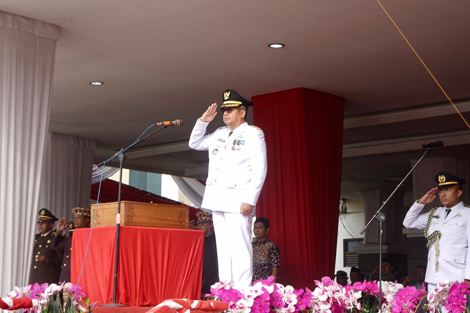 Perdana Pj Bupati Tulang Bawang Ir. Ferli Yuledi Pimpin Upacara HUT RI ...